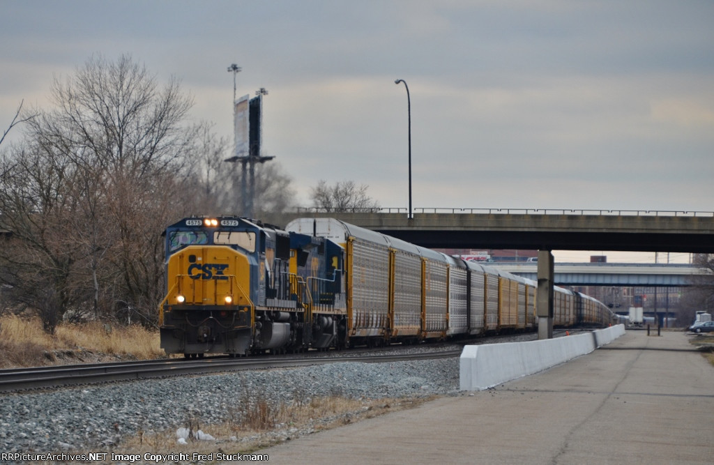 CSX 4575 stretches Q296 through town.